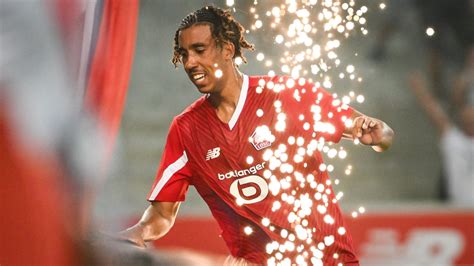 Leny Yoro Se Aleja Del Real Madrid Tras Una Oferta Fuera De Mercado Del