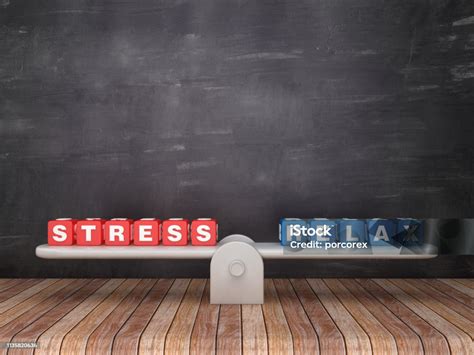 스트레스와 시 소 스케일 칠판 배경에서 휴식3d 렌더링 감소에 대한 스톡 사진 및 기타 이미지 감소 물리적 압력 정신적