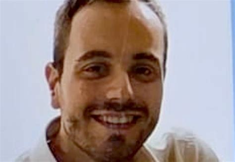 Lultimo Saluto Ad Andrea Coccia Folla Commossa Ai Funerali Del Medico