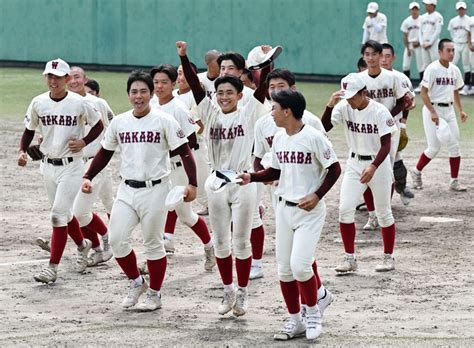 「ザ、勢い」創部6年目の福岡大若葉が昨夏の準vチームを撃破 ベンチのみんなが監督【高校野球福岡大会】：「おっ！」でつながる地元密着のスポーツ