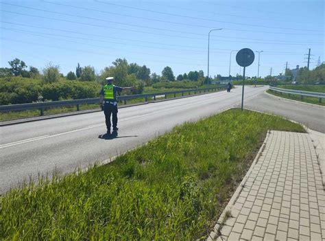 Motocyklista jechał z prędkością km h Stracił prawo jazdy