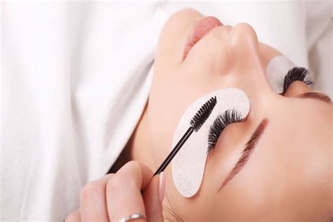 How To Apply Eyelash Extensions In 8 Simple Steps Wnkrs Blog