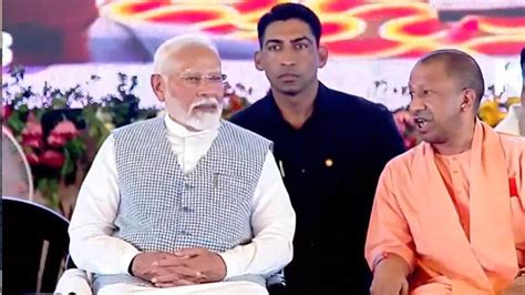 Pm Modi In Varanasi Live तीसरी बार मां गंगा ने लिया गोद पीएम मोदी