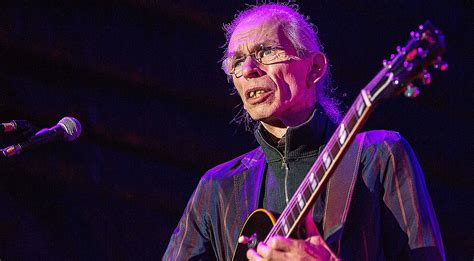 Breaking Yes Guitarist Steve Howe Suffers Heartbreaking Tragedy