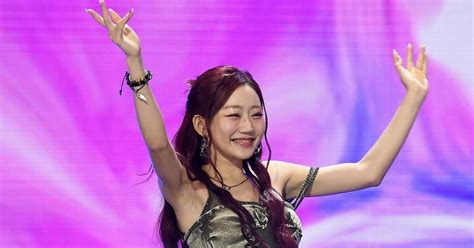 키스오브라이프 쥴리 섹시한 미소 Ten포토