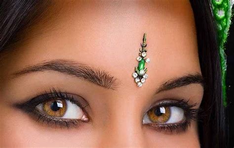 Bindi Designs According To Face Shapes