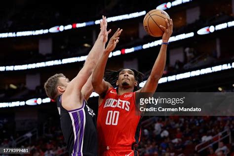 Jermaine Samuels Jr 00 Of The Houston Rockets Drives To The Net