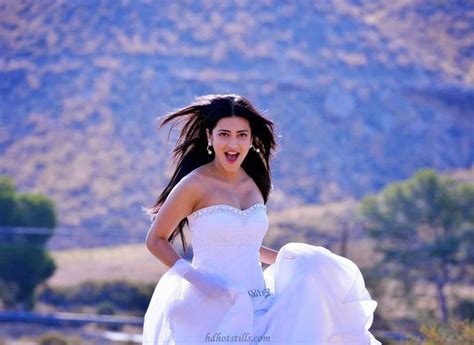 Shruti Hassan Hot Images From Ramaiya Vastavaiya Indian Actress Wallpapers Photos And Movie Stills