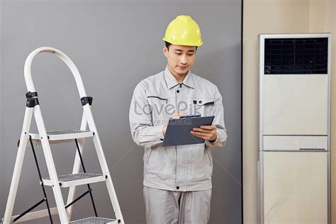 維修工人拿平板電腦上門檢修服務圖片素材 圖片尺寸7978 × 5321px 高清圖案502350650