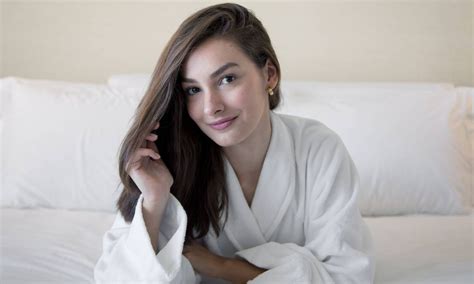 Marina Moschen Revela Em Vídeo Sua Rotina De Beleza E Ensina Truques