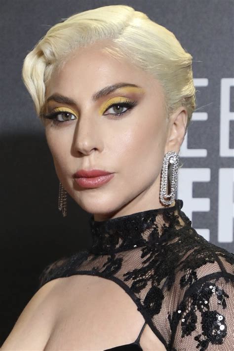 Lady Gaga Schittert Op Twee Rode Lopers Op Dezelfde Avond Vogue Nl