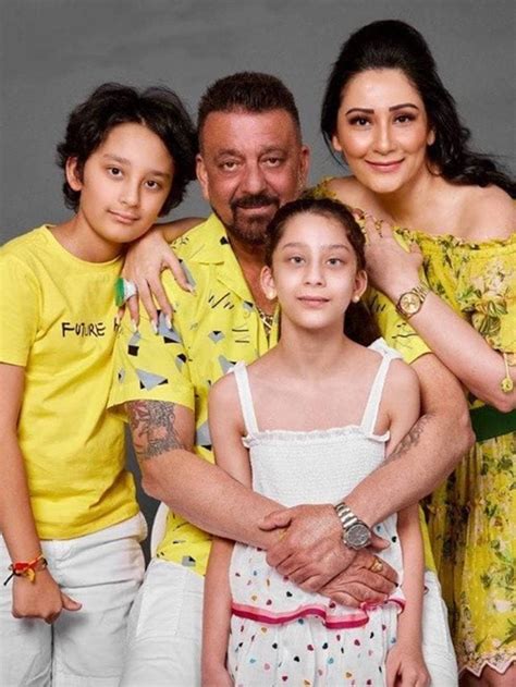Sanjay Dutt की हूबहू कॉपी हैं उनका बेटा शहरान तस्वीरें देख आप भी हो