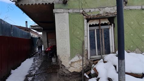 Andrei Munceste Cu Ziua Pentru A Si Ajuta Mama Cãzutã La Pat Cei Doi Trãiesc într O Sãrãcie