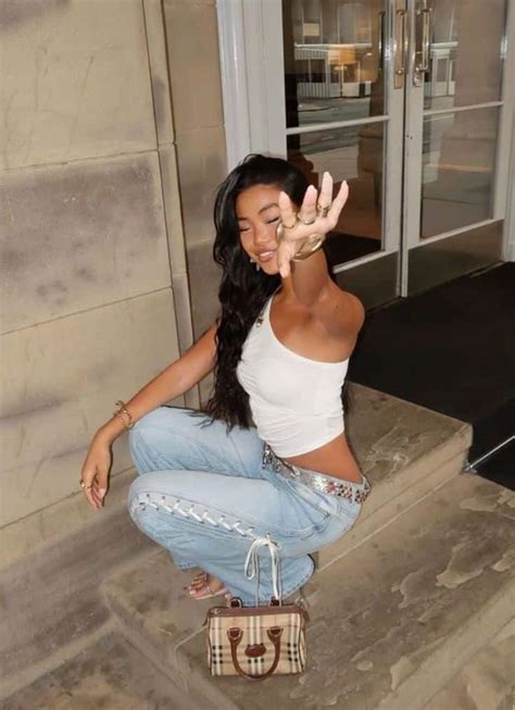 Selfie Poses Instagram That Will Make You Look Like A Celebrity
