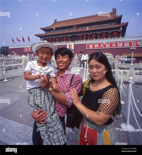China Beijing Father Mother And Their Son Posing At The Entrance Of