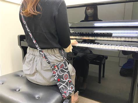 着用したまま楽器演奏ができる！“makumo×島村楽器コラボ”の 楽器演奏者向けレッスンポシェットを発売！ エンタメラッシュ