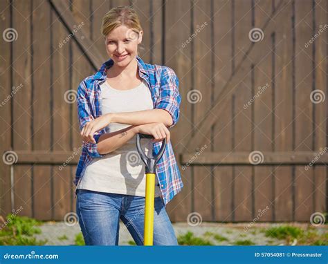 Granjero De Sexo Femenino Imagen De Archivo Imagen De Positivo 57054081