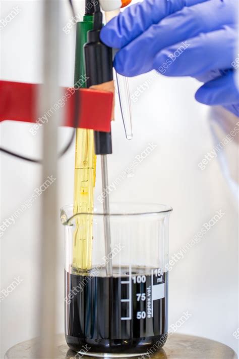 Measuring Ph Value And Total Acidity In Red Wine 이미지 1069264142 게티이미지뱅크