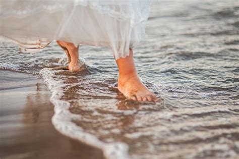 Premium Photo Girls Feet Walking Along The Seashore
