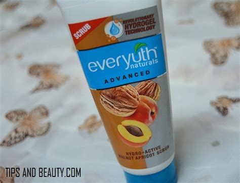 Everyuth Hydro Active Walnut Apricot Scrub Review Price How I Use