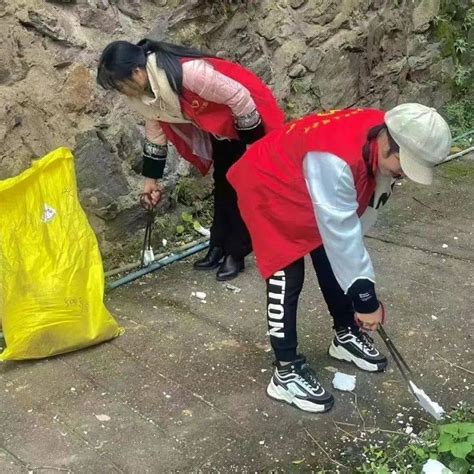 环境卫生大整治，擦亮洪江新底色进行辖区小区