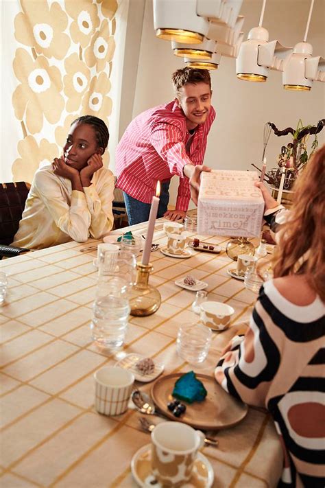 마리메꼬marimekko 따뜻한 분위기의 홀리데이 캠페인 공개