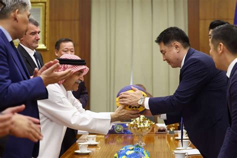 Ерөнхийлөгч У Хүрэлсүх Олон улсын сагсан бөмбөгийн холбооны тэргүүнийг хүлээн авч уулзлаа