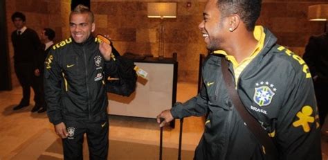 Robinho Evita Falar Sobre Julgamento De Daniel Alves Deus Abençoe Ele