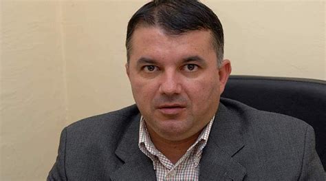 Богомил Николов Слагат по малко бактерии в киселото мляко