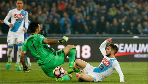 Nápoles Empató 1 1 Con La Juventus Por La Serie A De Italia Fotos