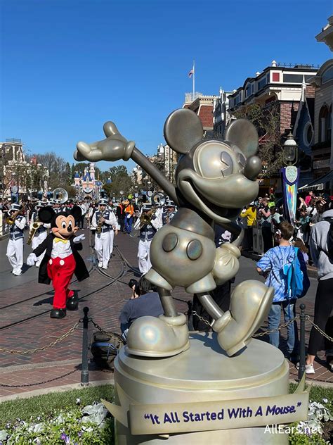 A Full Look At Disneys 100th Anniversary Decorations Allearsnet