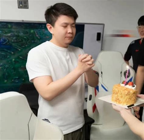 “scout跟2位edg管理层互喷了”，涵艺透露交流细节：聊天记录很不好看 哔哩哔哩