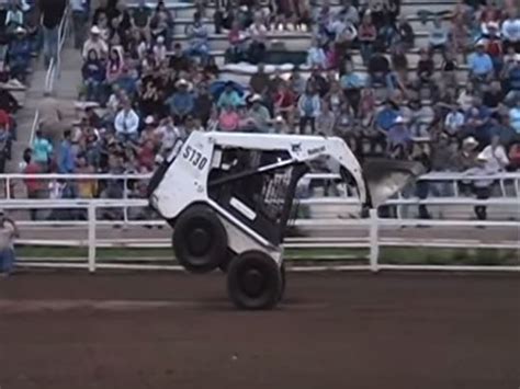 Video Bobcat Operator Has Mad Skills