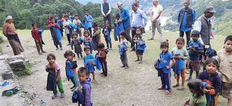 विद्यार्थीलाई स्कुल ड्रेस वितरण Souryaonline