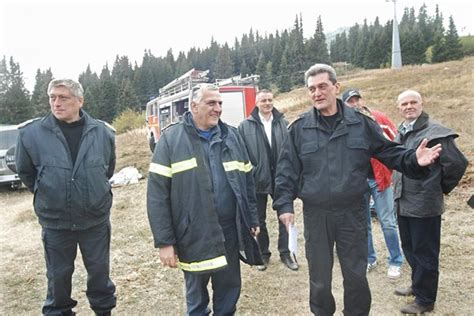 100 дка треви на Меча поляна изпепелени