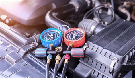 자동차 에어컨 검사 서비스 누출 감지 충전 냉매 전문 기술자에 의해 자동차의 장치 및 미터 액체 냉각 0명에 대한 스톡 사진 및 기타 이미지 Istock