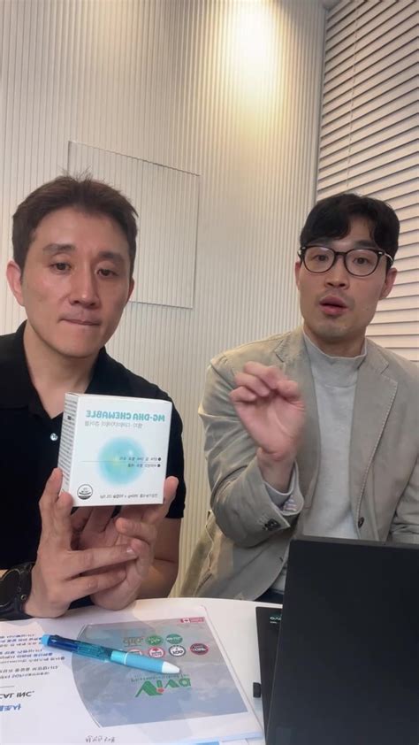 런쿡 Runcook 100세까지 건강하게 겨울에 더 맛있는 2가지 당근과 귤을 넣어 새콤달콤한 샐러드 만들었어요 당근은 생으로 넣어주면 맛은 더 상콤하고 아삭하고