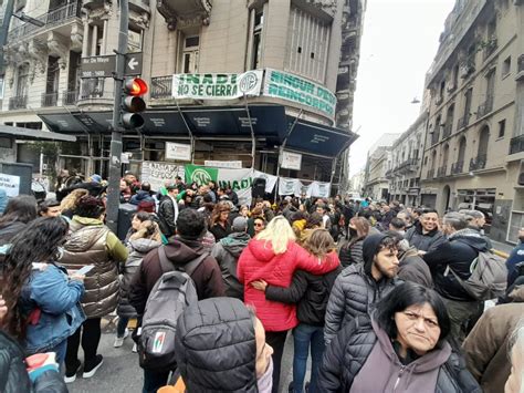 Más Despidos En El Inadi Trabajadores Se Concentraron En Las