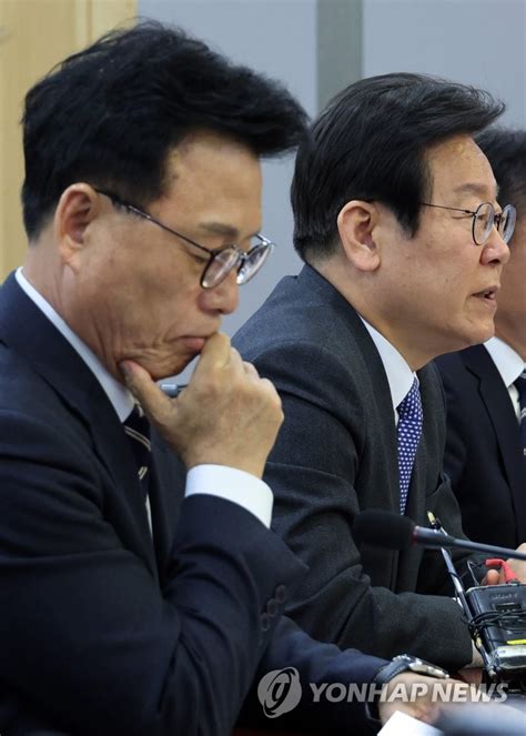 윤석열 정부 1년 토론회 참석한 이재명 대표 연합뉴스