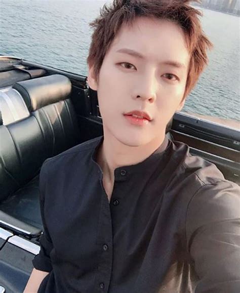 비투비 Btob 이민혁 컴백 기념 셀카 공개…‘멋짐 폭발 김민성 기자 톱스타뉴스