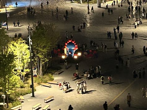 ミャクミャク様は「おしり」姿が激アツ 「ぷりぷり」「しっぽが目玉なの良すぎる」 Emogram[エモグラム]