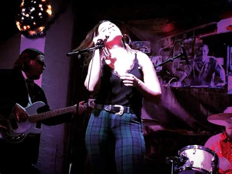 Sarah Menefee Kingbeestingers