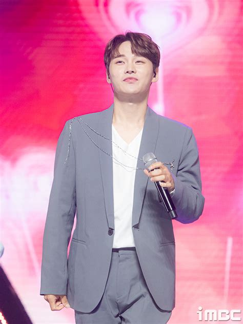 포토 박서진 무대위 사랑이 가득