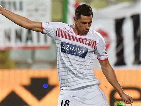 Bivši Hrvatski Reprezentativac U 27 Godini Zaključio Profesionalnu