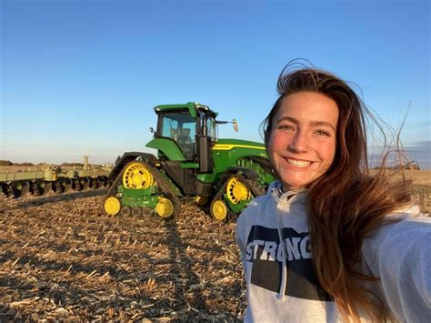 Laura Farms Net Worth Biography Birthday Height And Career