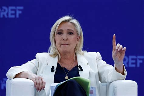 Francia Le Pen Presenta Una Moción De Censura Contra Borne