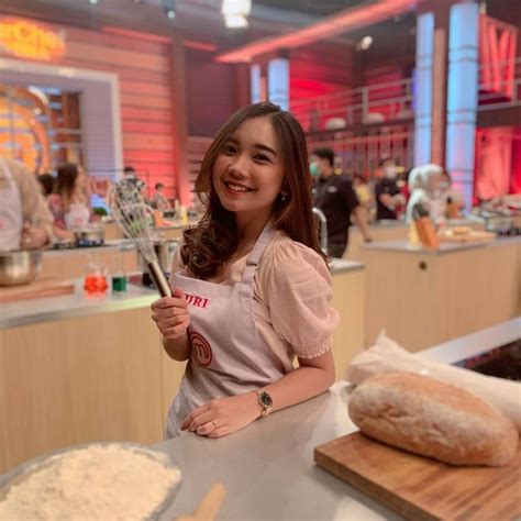 Cewek Cantik Ini Jualan Kopi Keliling Netizen Gue Kira Yuri Masterchef
