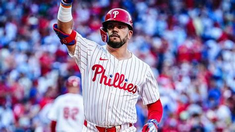 Kyle Schwarber Re Signs With Phillies In 150m Contract