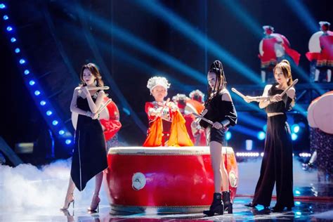 《乘风破浪的姐姐》舞台，湘西苗鼓队将带来跨界鼓秀版《无价之姐》政务澎湃新闻 The Paper