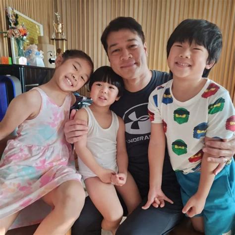 黄祥兴饼印哥哥时隔3年回到家中 不知情的妈妈开心落泪相拥